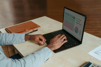 Comment utiliser efficacement la touche maj sur le clavier azerty